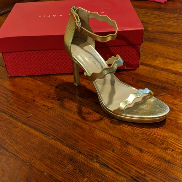 Kelly & Katie | Shoes | Kelly Katie Gold Litton Sandal | Poshmark